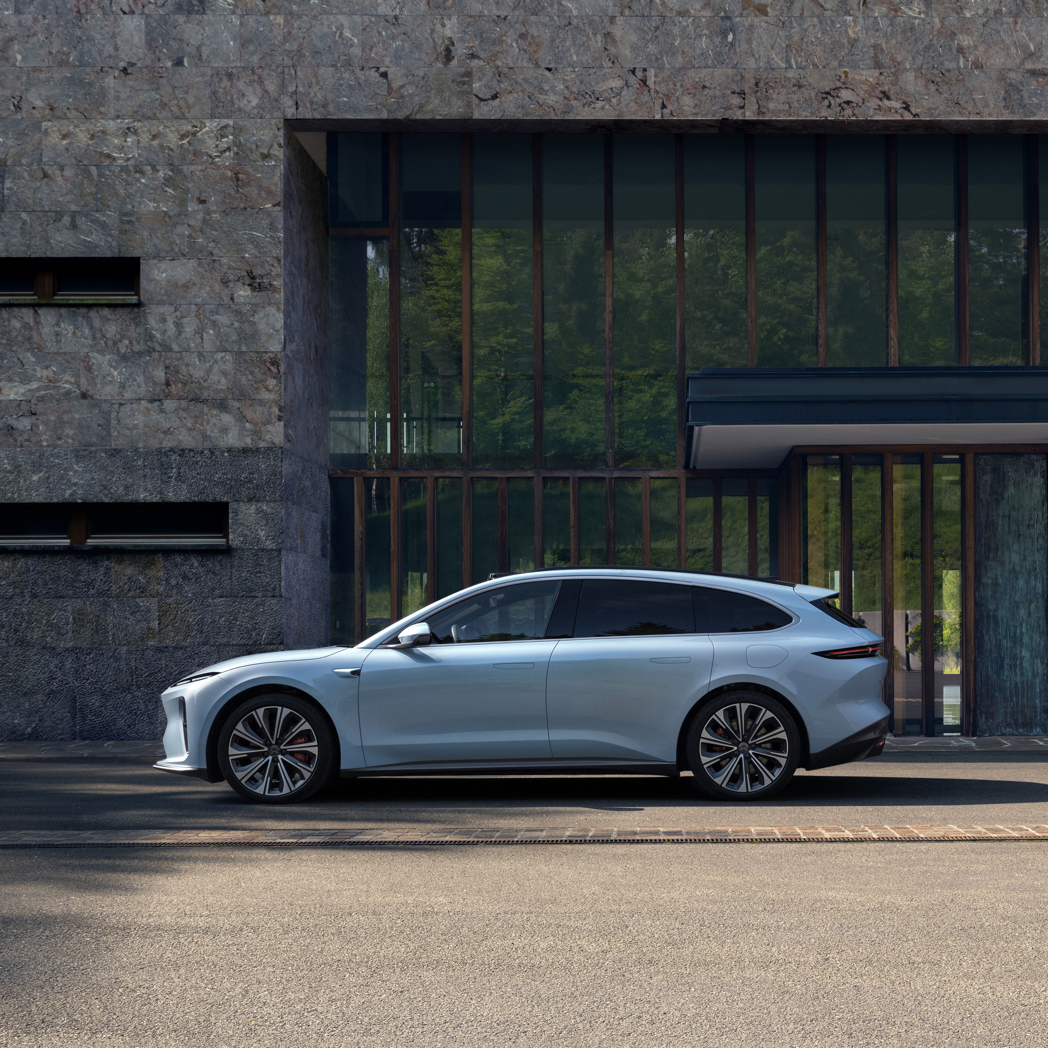 NIO ET5T因何让人“一见即倾心”？